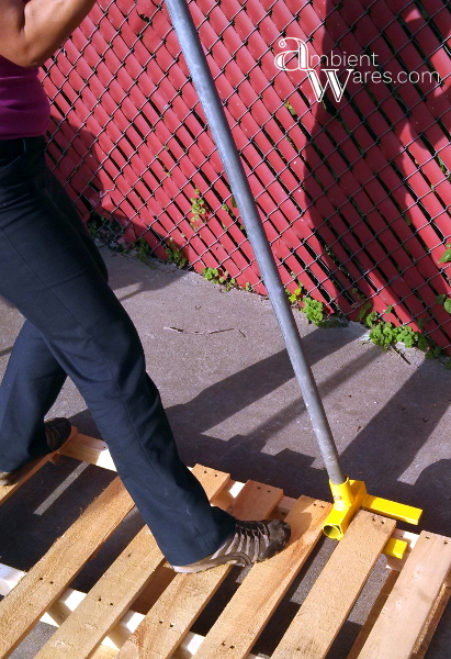 How To Take Pallets Apart The Easy Way Using This Tool